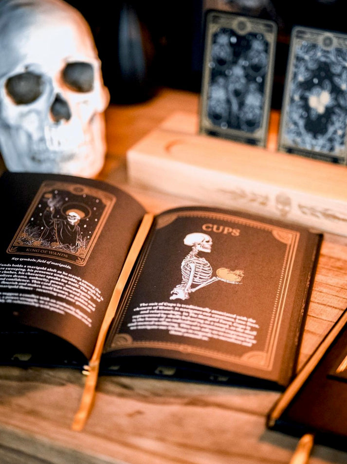 "The Marigold Tarot - A Guide to the Symbolism" Hardcover Tarot Guideb ...